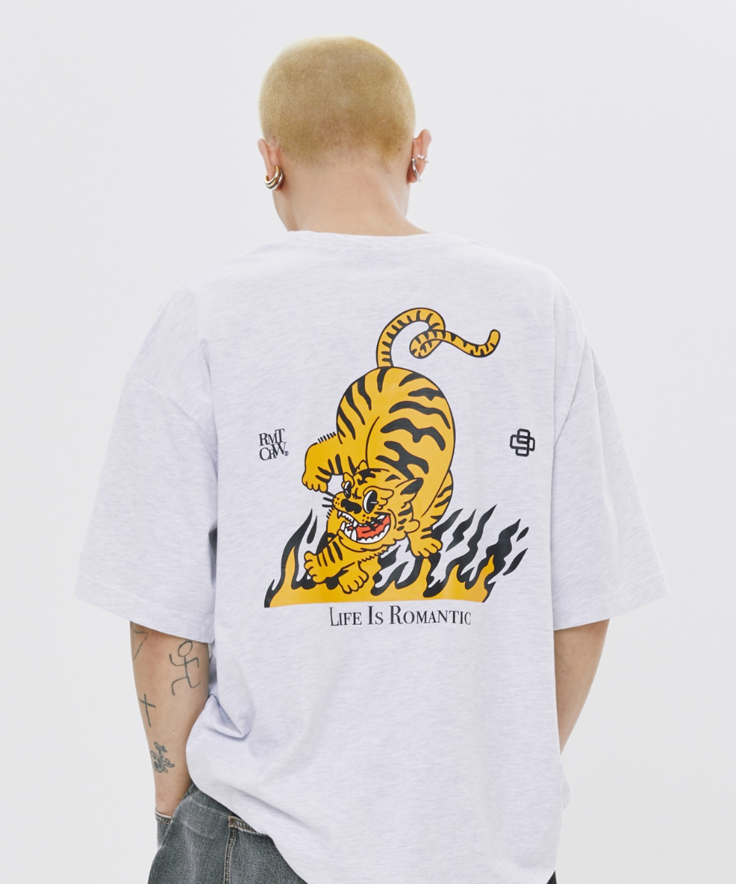 A'GEM/9 × .kom 『ROMANTIC CROWN/ロマンティック クラウン』 BLAZE REEL TIGER TEE SHIRT/タイガー Tシャツ 韓国ブランドセレクト│A ...